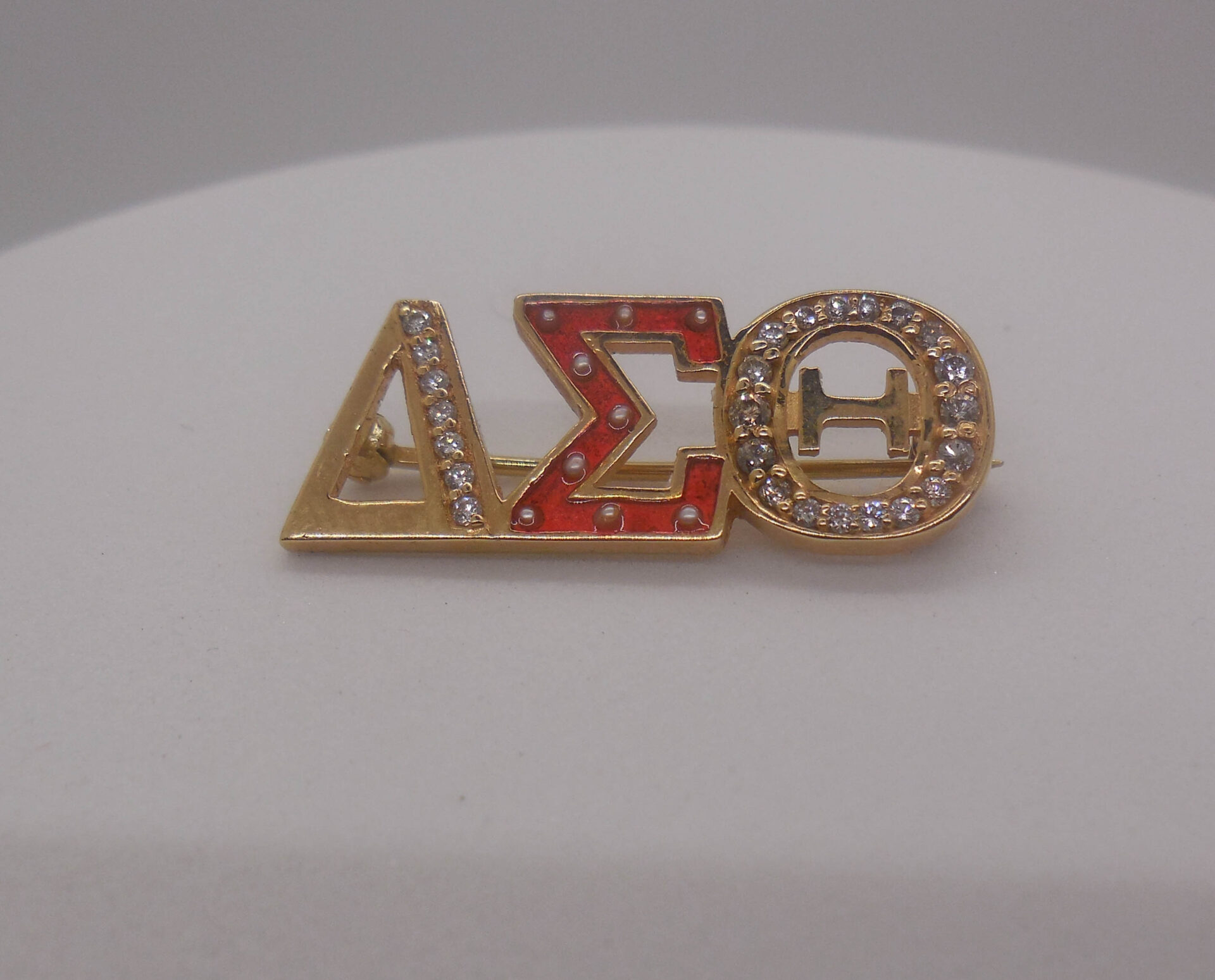 Delta Greek Letter Pin - Illustrious Design Jewelry Company